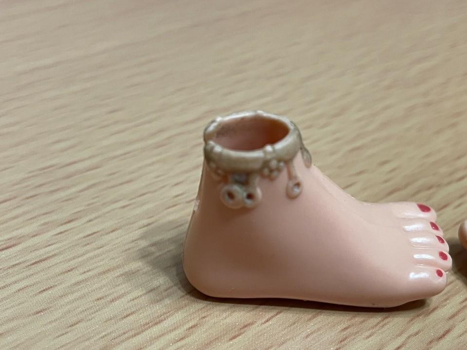 Barbie My Scene Shoes I Love Shopping Chelsea Doll Feet Toe Nail Polish ...