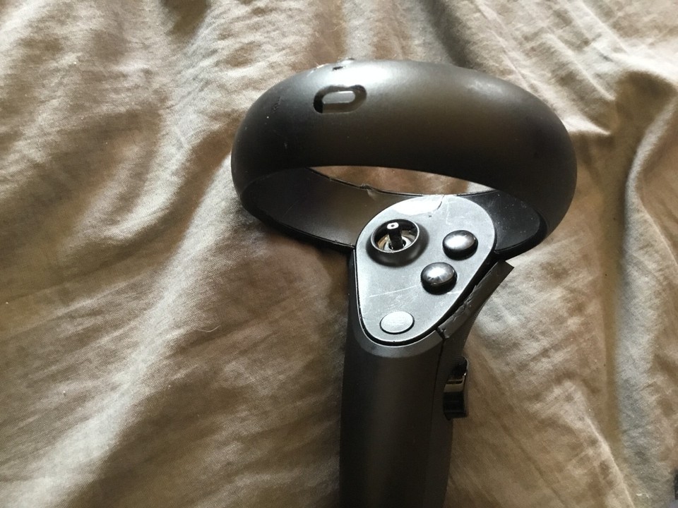 Meta Oculus Quest 1 64GB VR Headset w/ 1 Controller, Box, Charging Cord ...