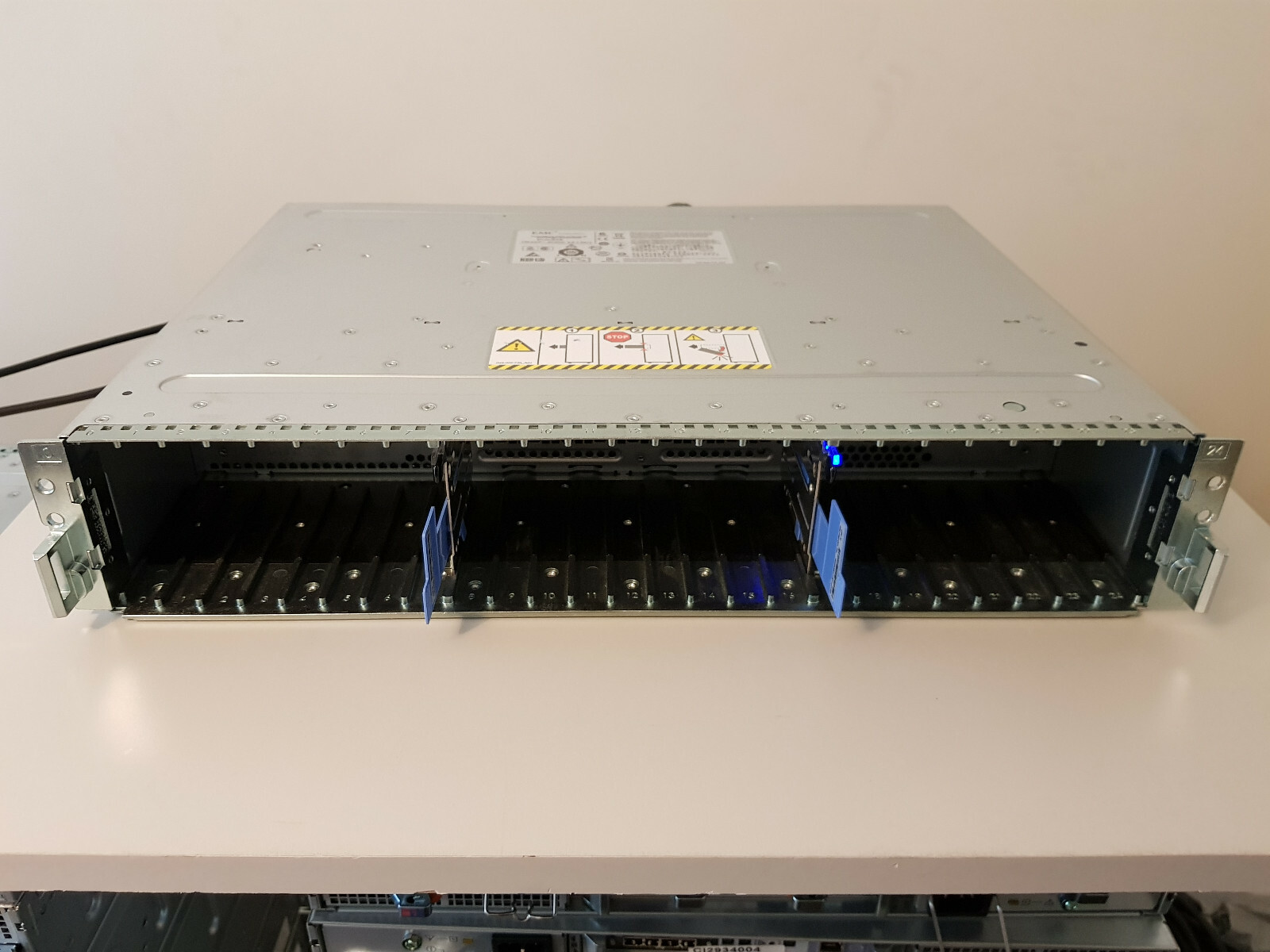 EMC VNX5100/VNX5300 DAE SAE DAE5S 100-562-964 0MTW06 V2-DAE-N-25-A SAS ...