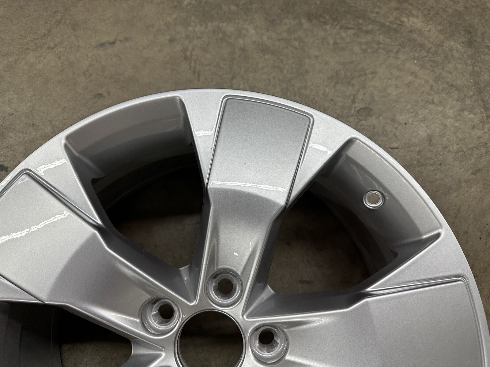 Genuine Volvo 18-inch 5-spoke Silver Alloy Wheel 31471553 for sale ...