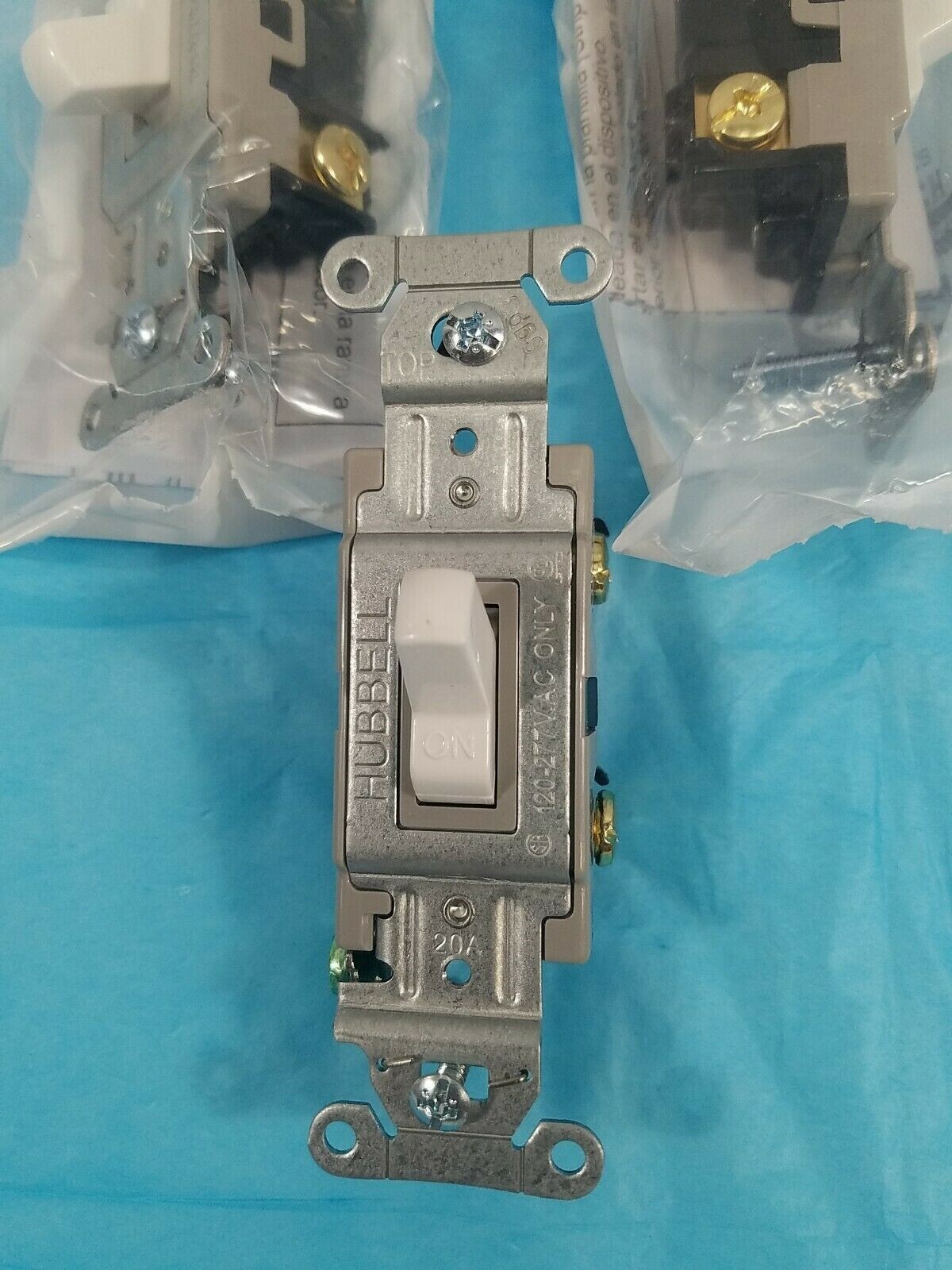 Hubbell Single Pole Commercial Toggle Switch 20A 120/277V CSB120W- LOT ...