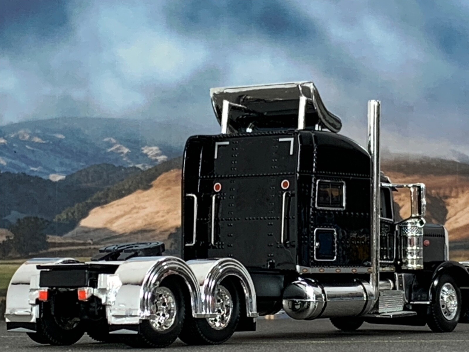 1/64 DCP BLACK PETERBILT 389 W/ 70" MID ROOF W/ TURBO WING | eBay