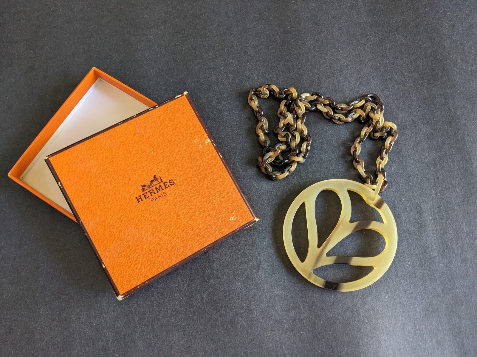 **HERMES** Authentic. Brown Horn Heart Pendant Neckla… - Gem