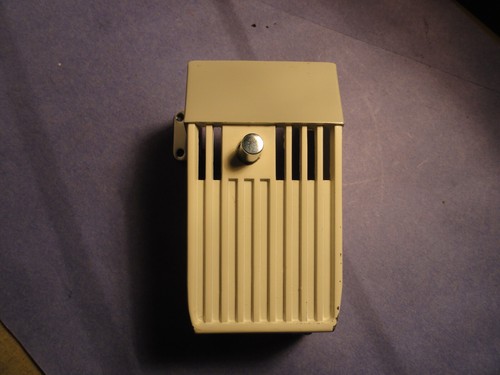 VINTAGE WHITE # 468 SEWING MACHINE FRONT NOSE COVER WITH HINGE THREAD ...