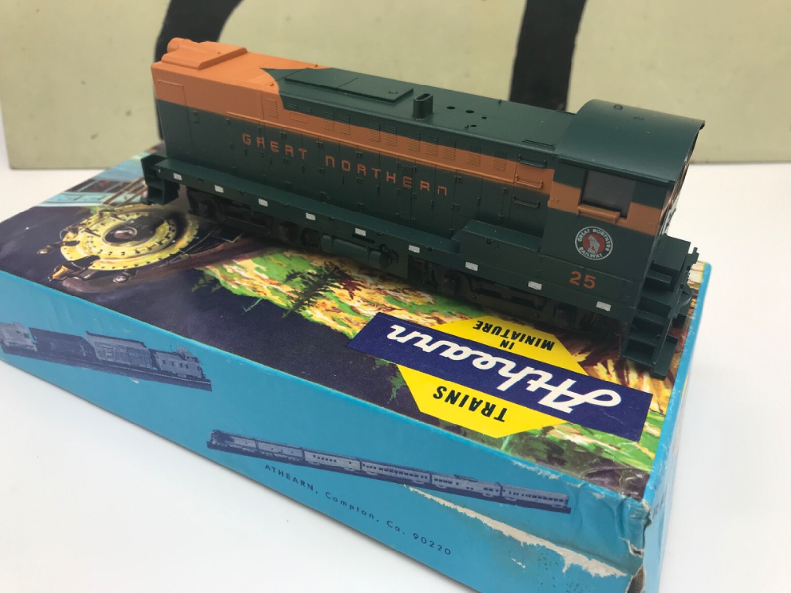 Athearn Ho Scale GN Great Northern S-12 Powered Diesel Locomotive #25 ...