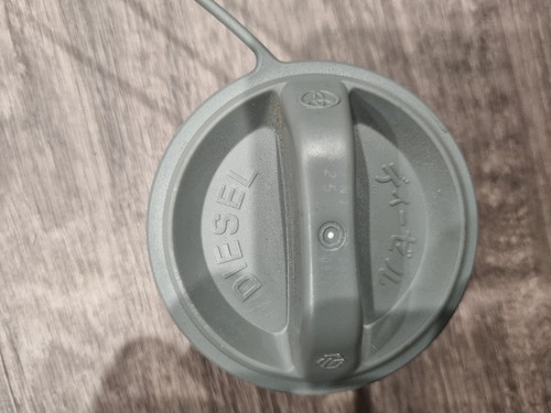 Genuine Toyota LandCruiser 79 76 75 70 Series vdj Fuel Filler Cap ...