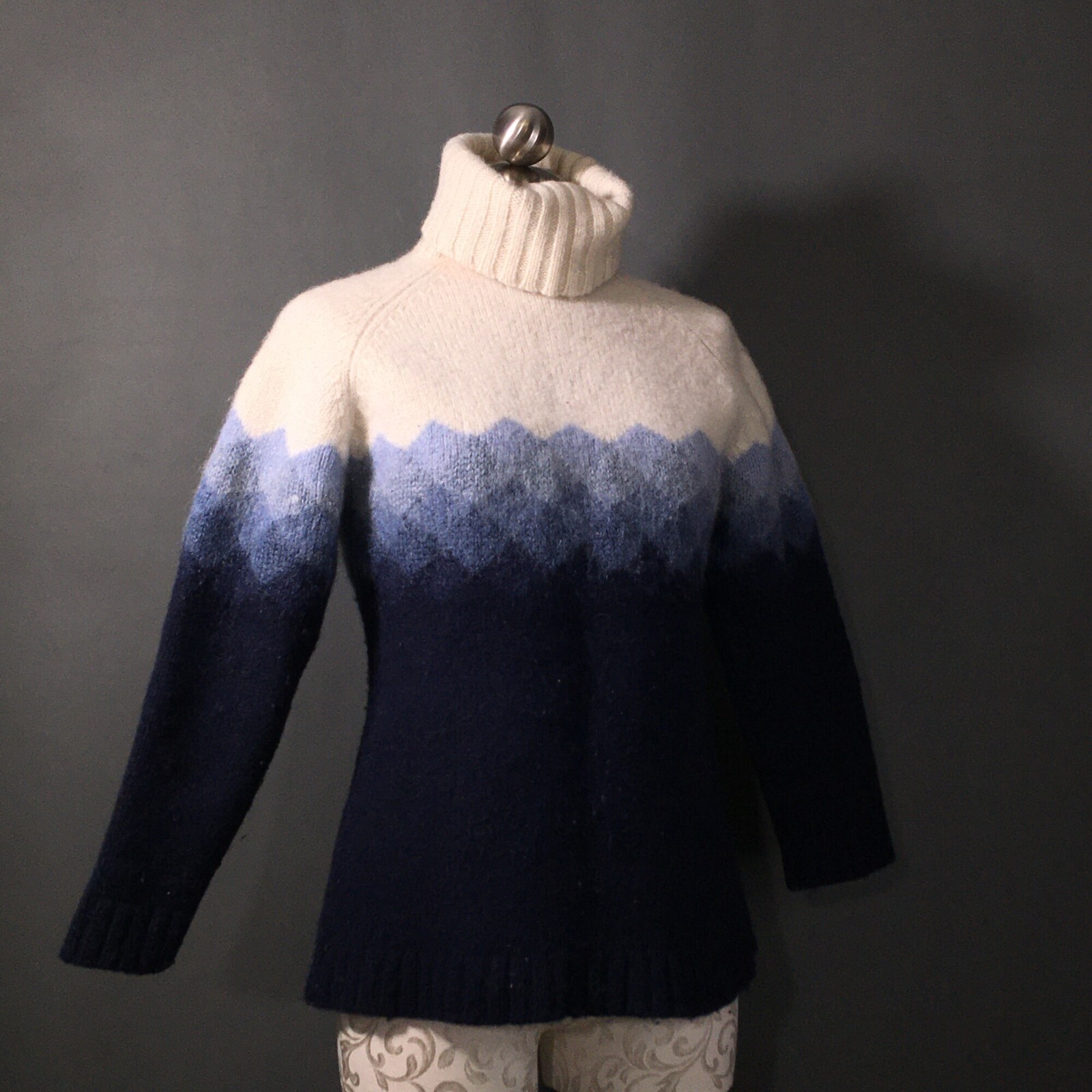 SKYR Sweaters Women's Small White/Blue Diamond Wool R… - Gem