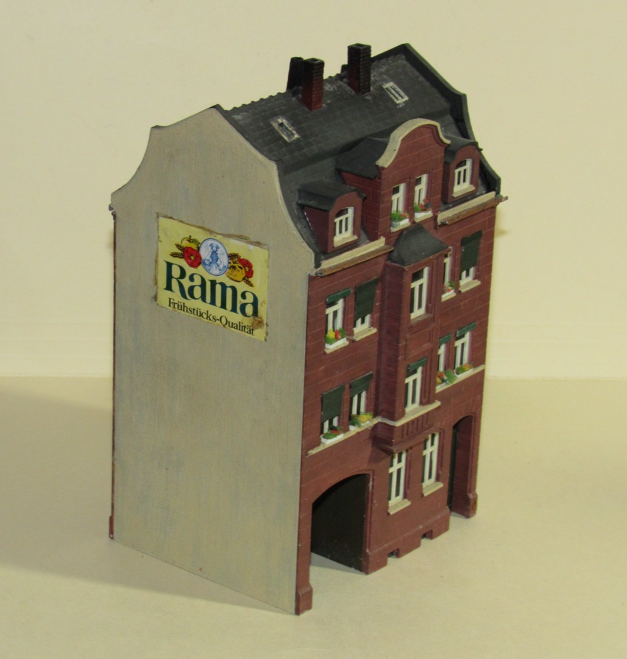 ho scale EUROPEAN 3 STORY APARTMENT BUILDING for Model Train Layouts ...