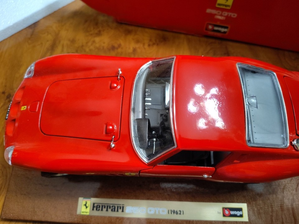 Burago 1962 Ferrari 250 GTO 1/18 scale diecast Executive on Wood Base ...