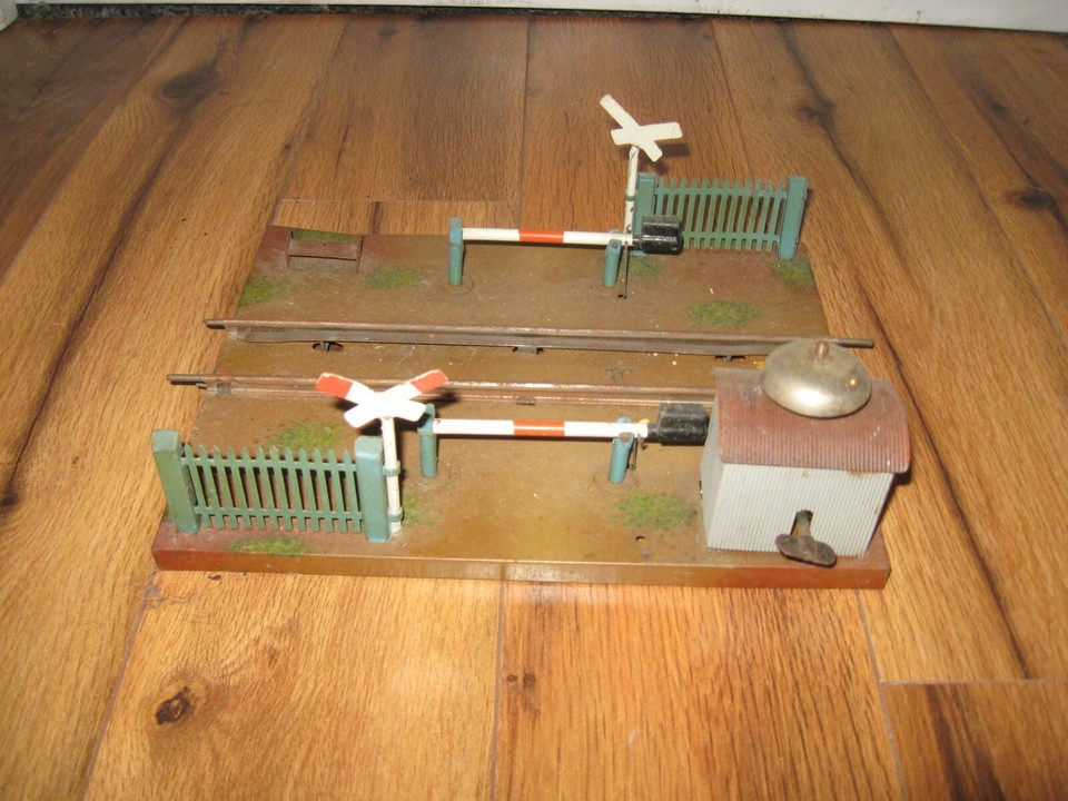 Antique Early Prewar Marklin Railroad Crossing Wind Up Train Station ...