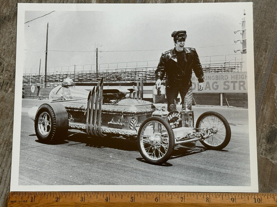 Vintage 1965 Photo George Barris DRAGULA COFFIN CAR from "The Munsters ...