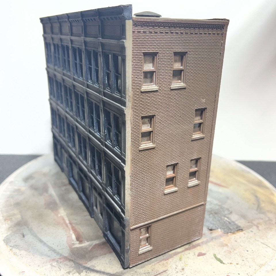 DPM Built, Painted, Weathered Hotel Merchant Building HO Scale 1:87 ...