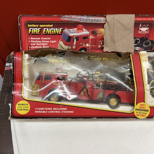 New Bright Battery Operated Fire Engine Truck # 2058 RC Flashing Dome ...