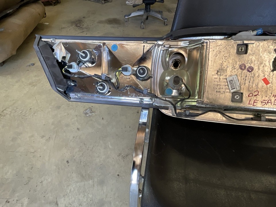 2000-2005 BUICK LESABRE REAR TAIL LIGHT ASSEMBLY WITH WIRE HARNESS OEM ...