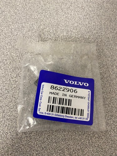 NEW GENUINE VOLVO S60 V70 XC70 S80 TRIM ROOF DRIP MOULDING CLIP 8622906 ...