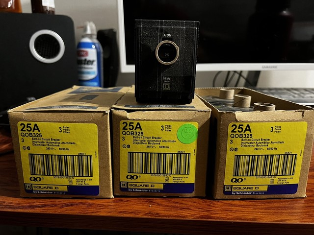 Square D QOB325 Miniature Circuit Breaker - 25 A, 3 Pole, 120/240 VAC ...