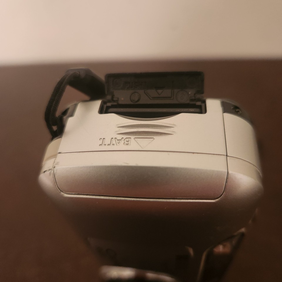 RICOH Caplio RR30 3.2 MP3 Optical Zoom Digital Camera with Card ...