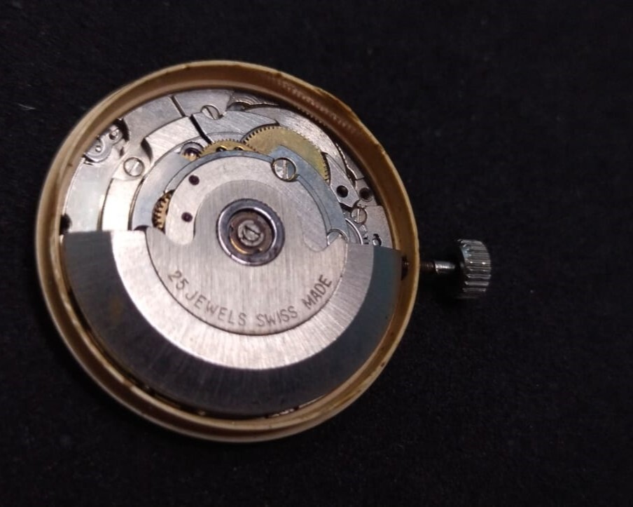 ETA AUTOMATIC MOVEMENT CAL NO.2783 DATE ON-6 CROWN AT-3 O'CLOCK MO-A-17 ...