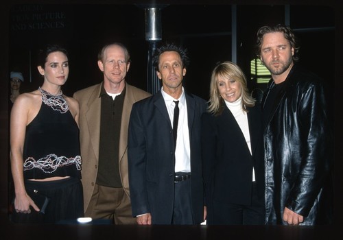 2001 RUSSELL CROWE, STACEY SNIDER & JENNIFER CONNELLY Candid Original ...