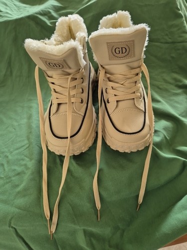 Ladies Trainers Boot Style Fur Lined Cream Lace Up Unbranded New Size ...