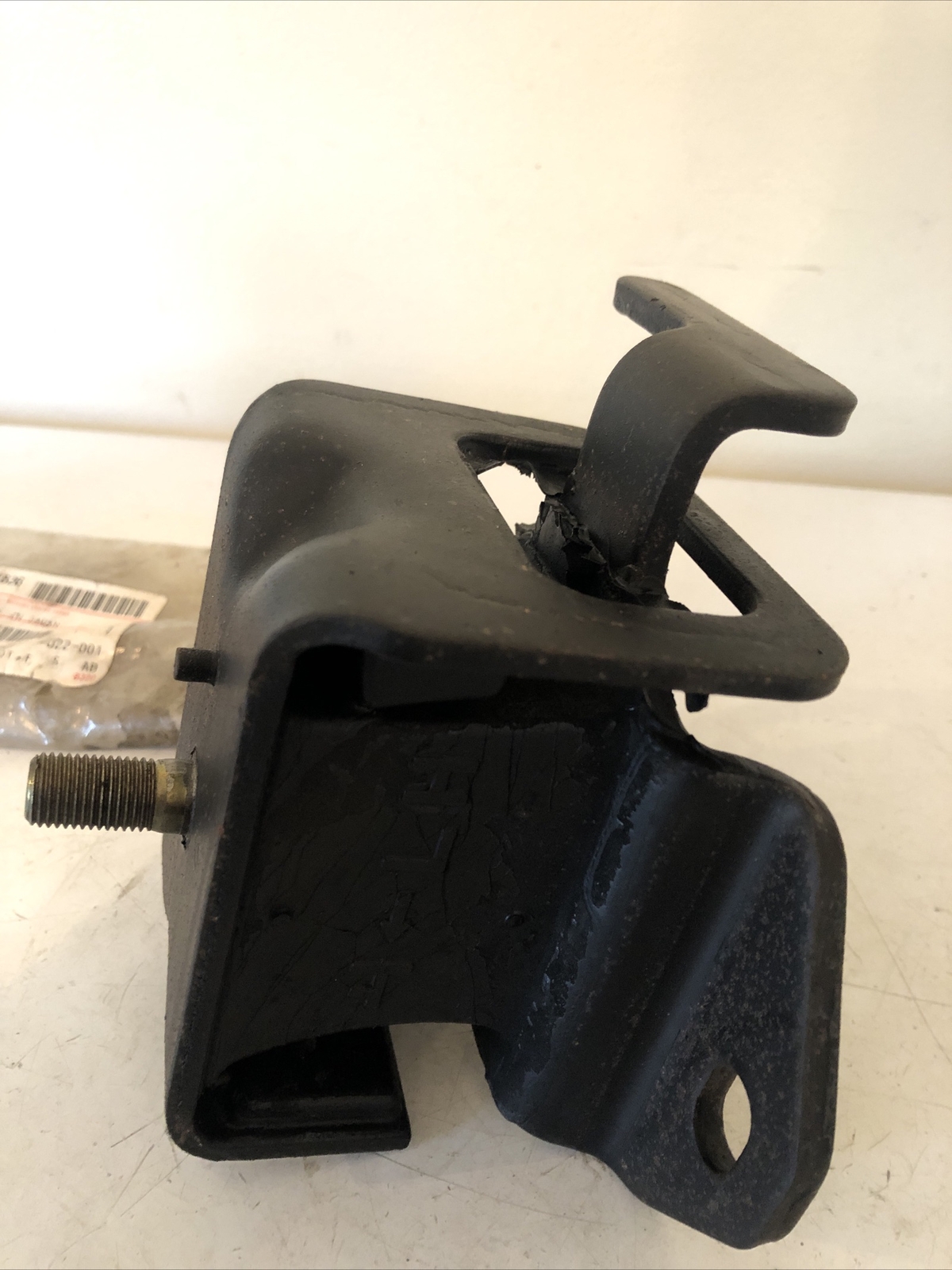 Genuine Isuzu Rubber Eng Foo 8971018260 / 8-97101-826-0 OEM for sale ...