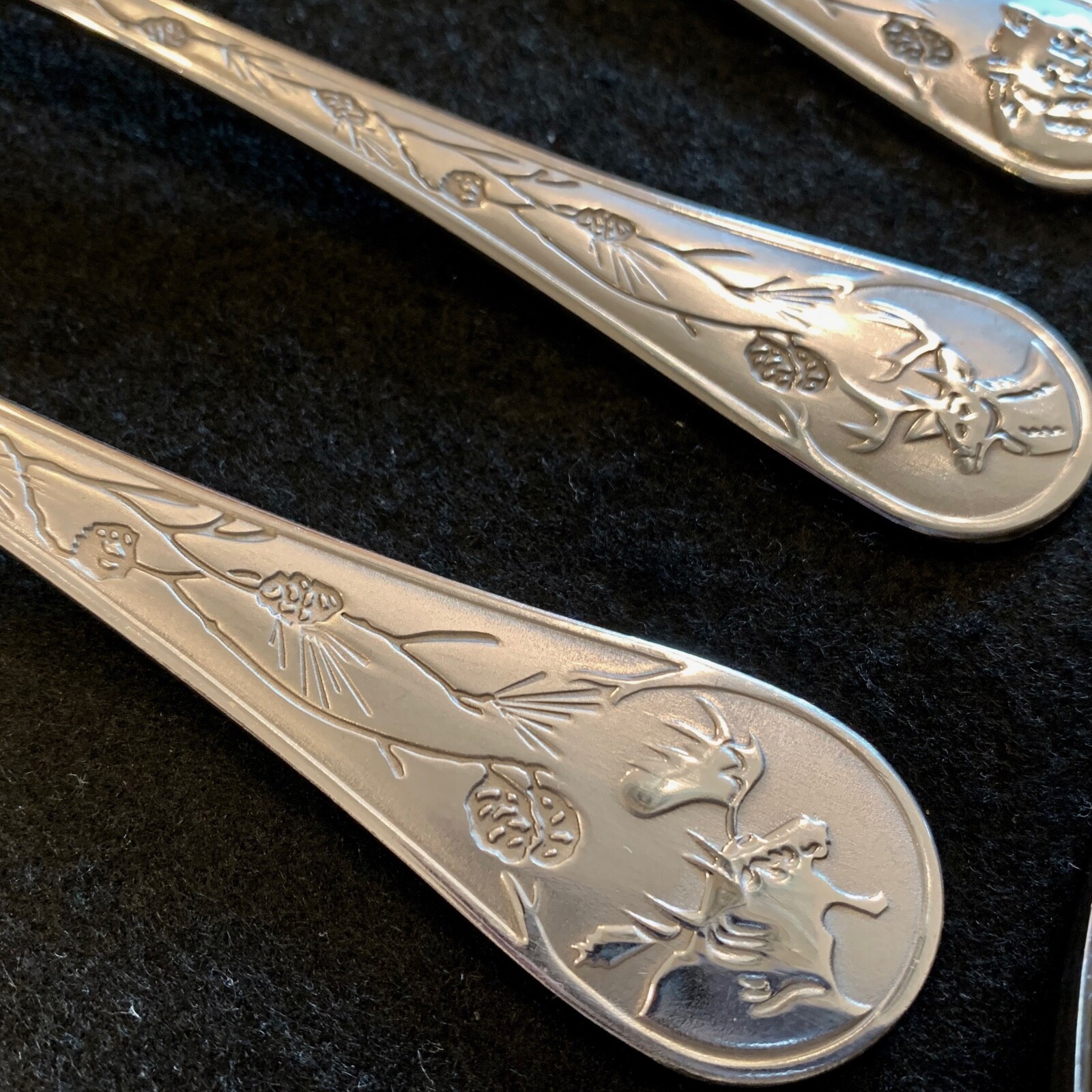 RIVERS EDGE Outdoors Deer Moose Wolf Bear Pinecone Flatware Silverware ...