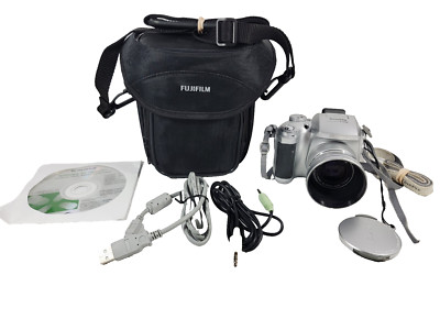 Fujifilm Finepix S3100 4MP Digital Camera with 6x Optical Zoom, Bundle ...