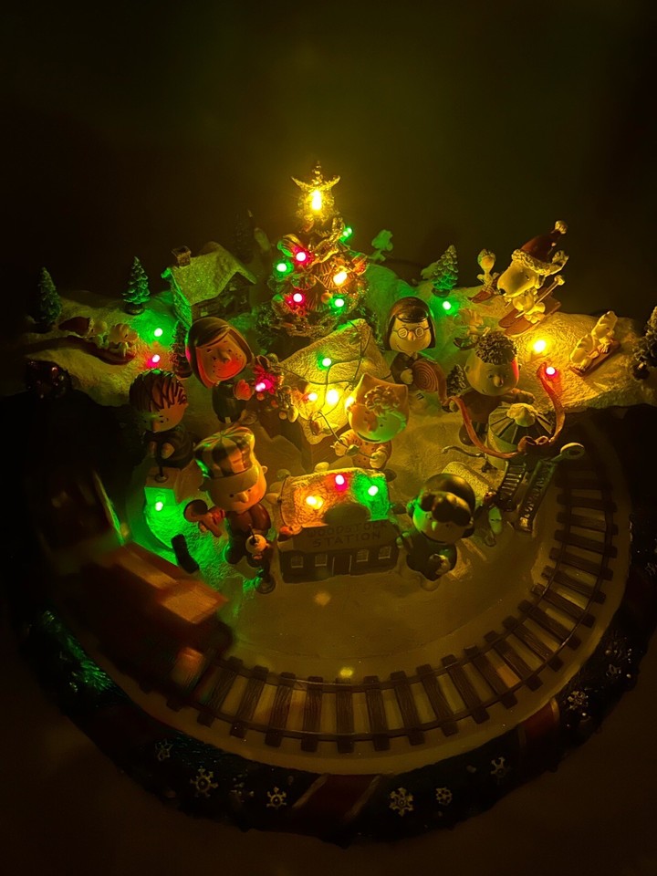 DANBURY MINT PEANUTS CHRISTMAS WONDERLAND WOODSTOCK STATION LIGHTED ...