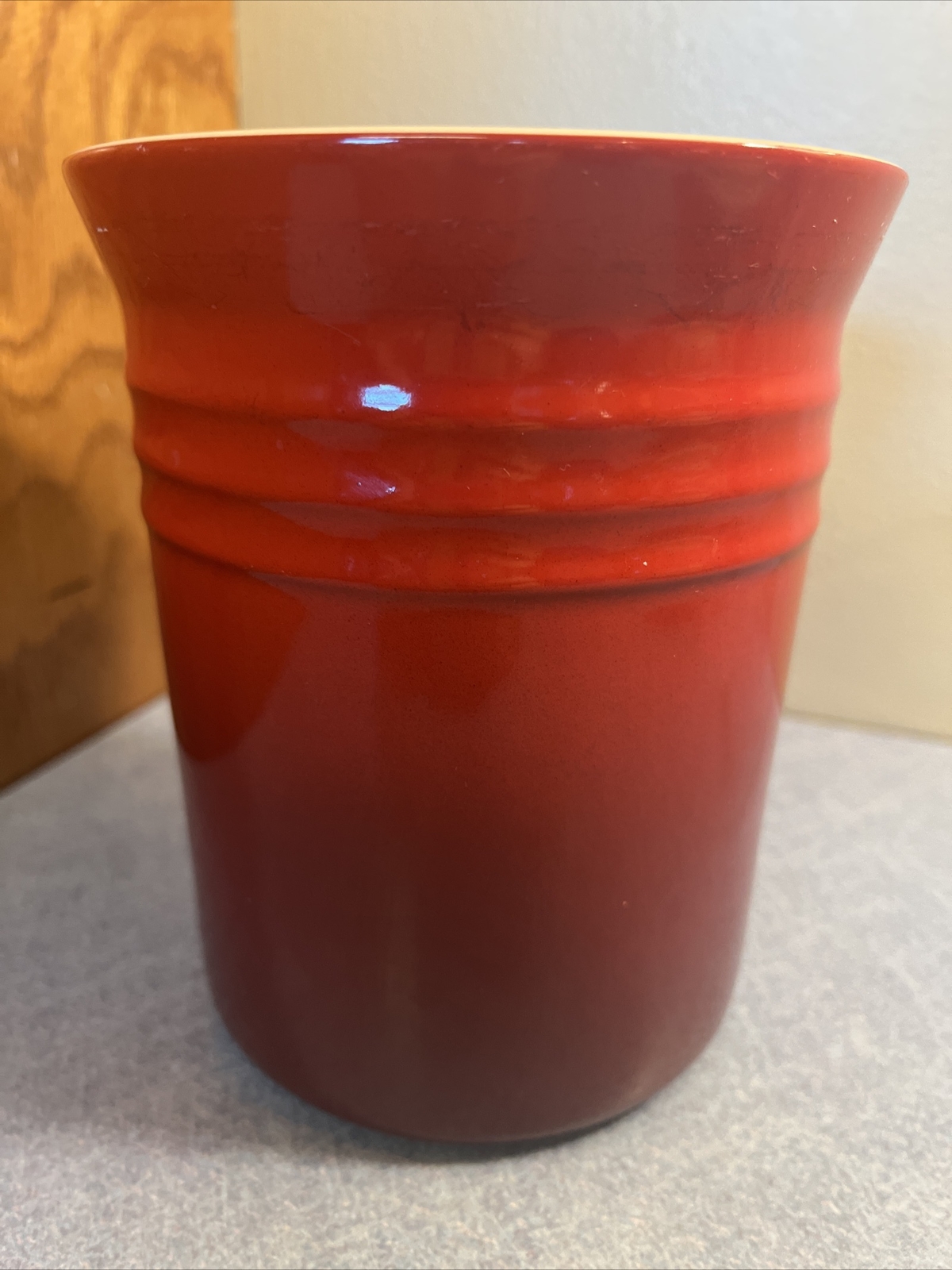 LE CREUSET FRANCE Ombre Red Cerise UTENSIL HOLDER STORAGE 6"T, 4.75"D ...