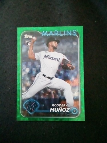 2024 Topps Update Series Roddery Munoz RC #US322 Green Crackle Foil ...