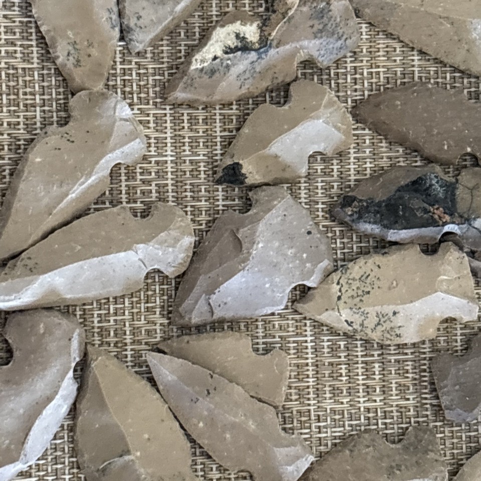10 Flint Arrowheads 1-1/2 - 2 inches long. Replicas, modern made | eBay