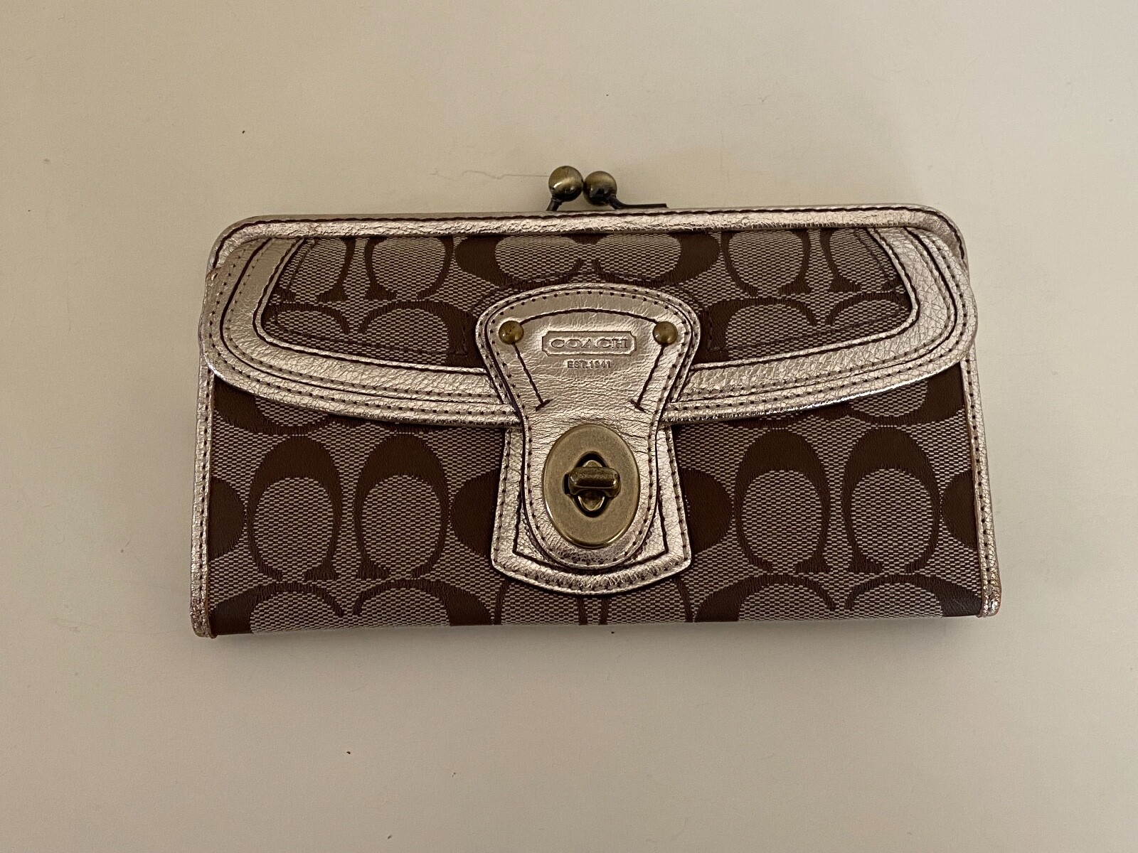 Coach Gigi Legacy Signature Framed Kiss Lock Turn Loc… - Gem