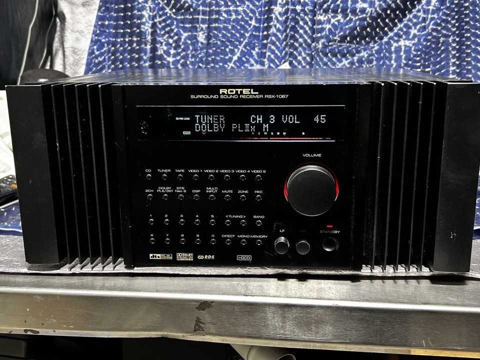 Rotel RSX-1067 Surround Sound Stereo Receiver Powers On Parts or Repair ...