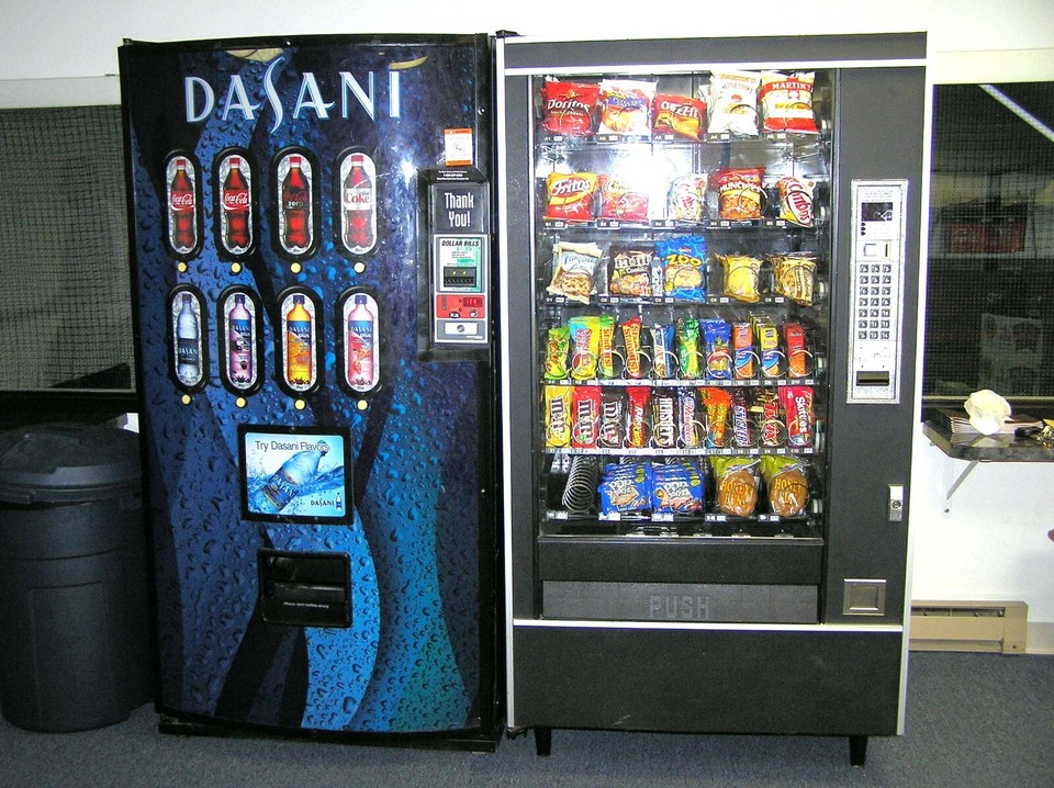 ROYAL VENDORS 660 SODA VENDING MACHINE "FANTA ORANGE" 12oz CAN VEND ...