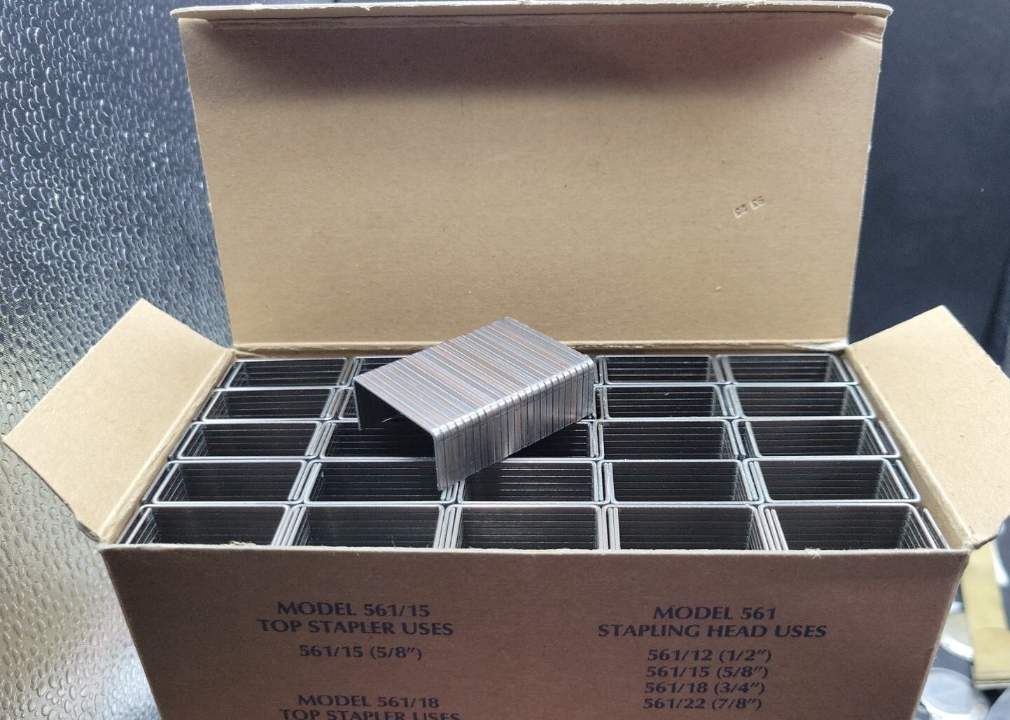 BRAND NEW BOX OF 2,500 CLOSING METAL STAPLES 5/8" MODEL 561/15 Josh ...