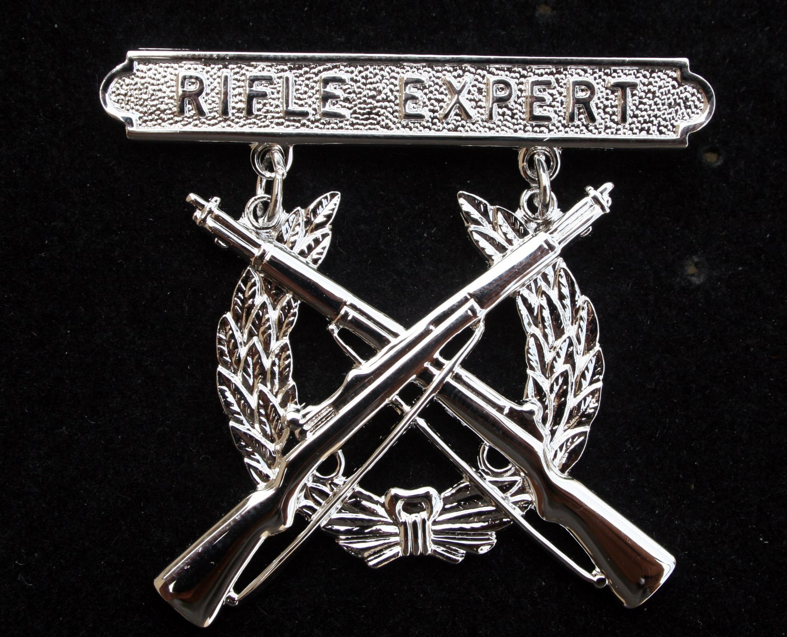 US MARINES RIFLE EXPERT AWARD BADGE HAT PIN UP WEAPONS RANGE TARGET ...