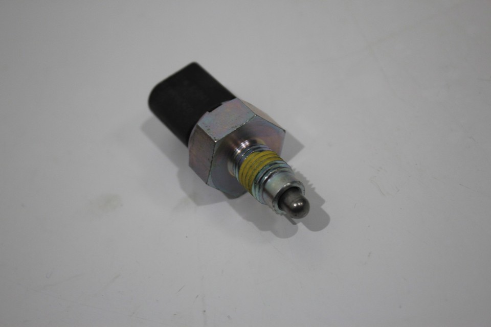 Skoda Yeti 5L Reversing Light Switch 02K945415K | eBay UK