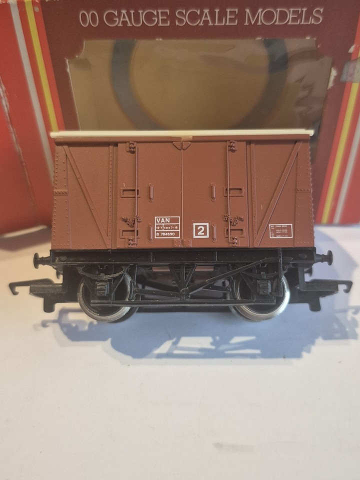 Hornby R242 BR Brown Ventilated Van Wagon OO Gauge Model Railways Boxed ...