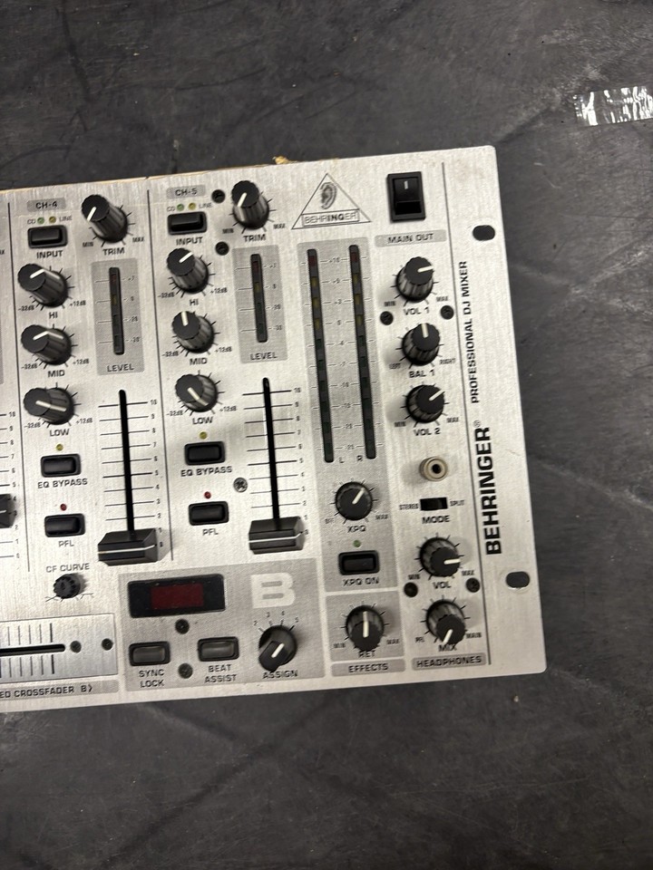 Behringer Pro Mixer VMX1000 7-Channel Rack-Mount DJ Mixer | eBay
