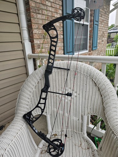 Prime One Compound Target Bow...60#...Archery...Right-Handed...29 1/2 ...