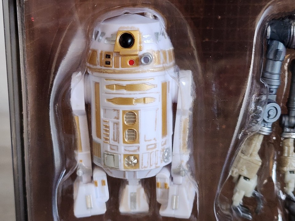 Disney Parks Star Wars Droid Factory Mandalorian 4 Pack R6-D3, MA-13 ...