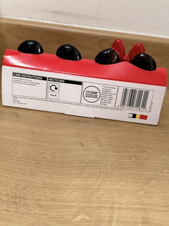 Disney Mickey and Minnie Mouse Mickey and Friends Salt and Pepper Pots ...