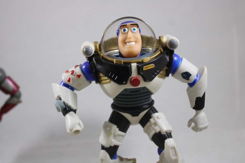 Toy Story Rocket Force Triple Threat Buzz Lightyear Claw Galactic Armor ...