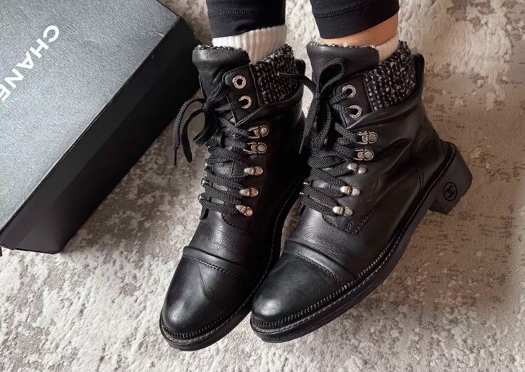 beautiful vtg Chanel black leather tweed lace up cc logo ankle boots 38 ...