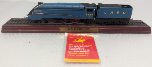 Mallard A4 Class Model Train Steam Engine On Stand 58 mm Tall RD10 ...