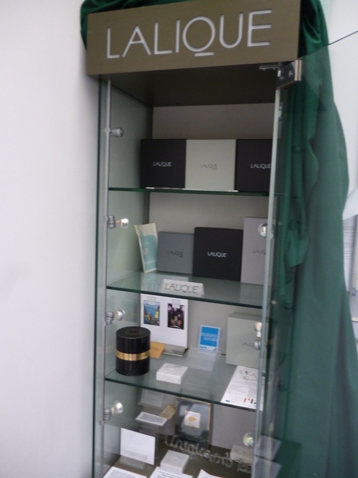 EX LALIQUE PARIS DEALERSHIP PERSPEX DISPLAY CASES Ad' BOARDS, promo ...