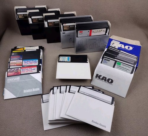 Lot of 135 VTG 5.25" Floppy Disks Maxell, 3M ,Radio ,Shack ,Scotch ...