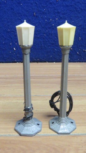 ONE PAIR LIONEL TRAINS LAMP POST No. 71 DIE-CAST METAL O GAUGE NO BOX ...