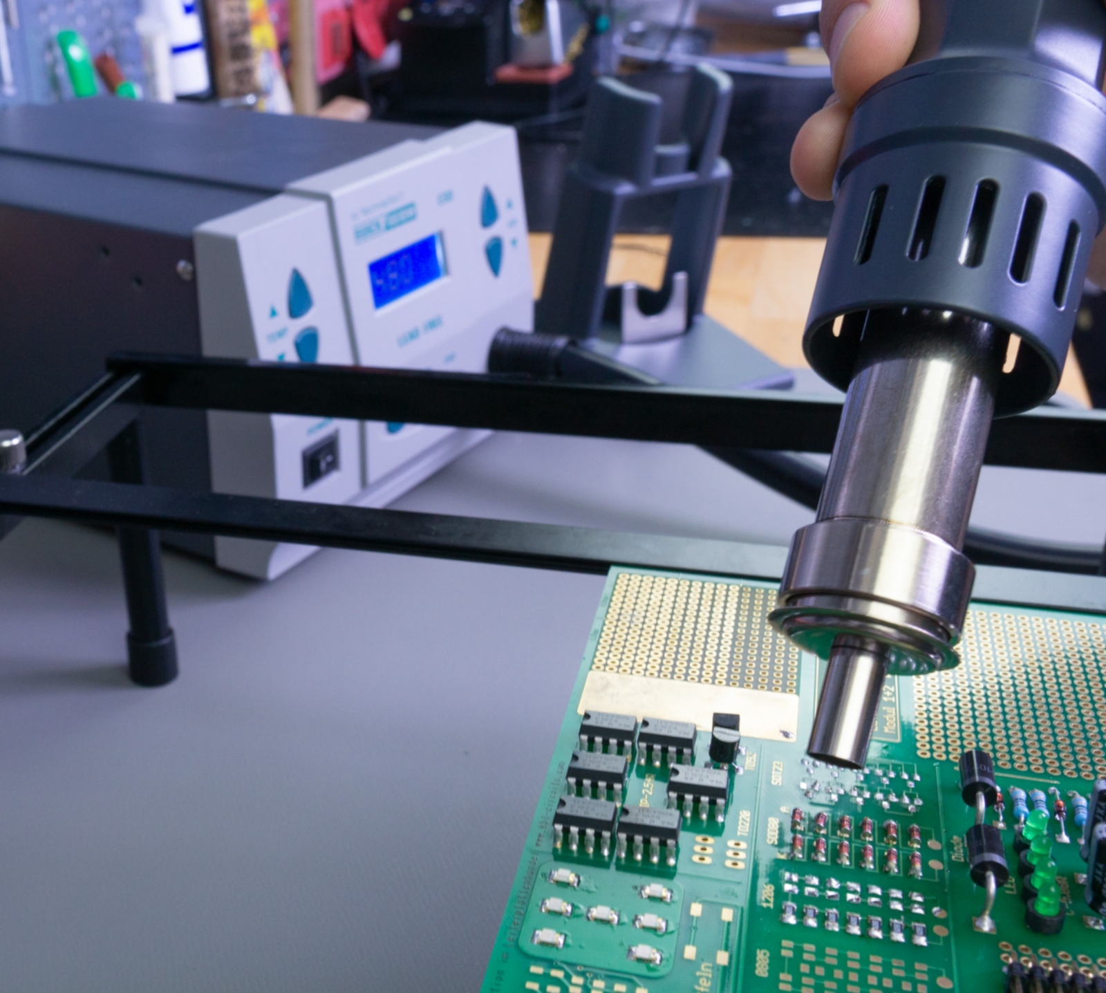 Quick 861DW digital regelbare Heißluftlötstation