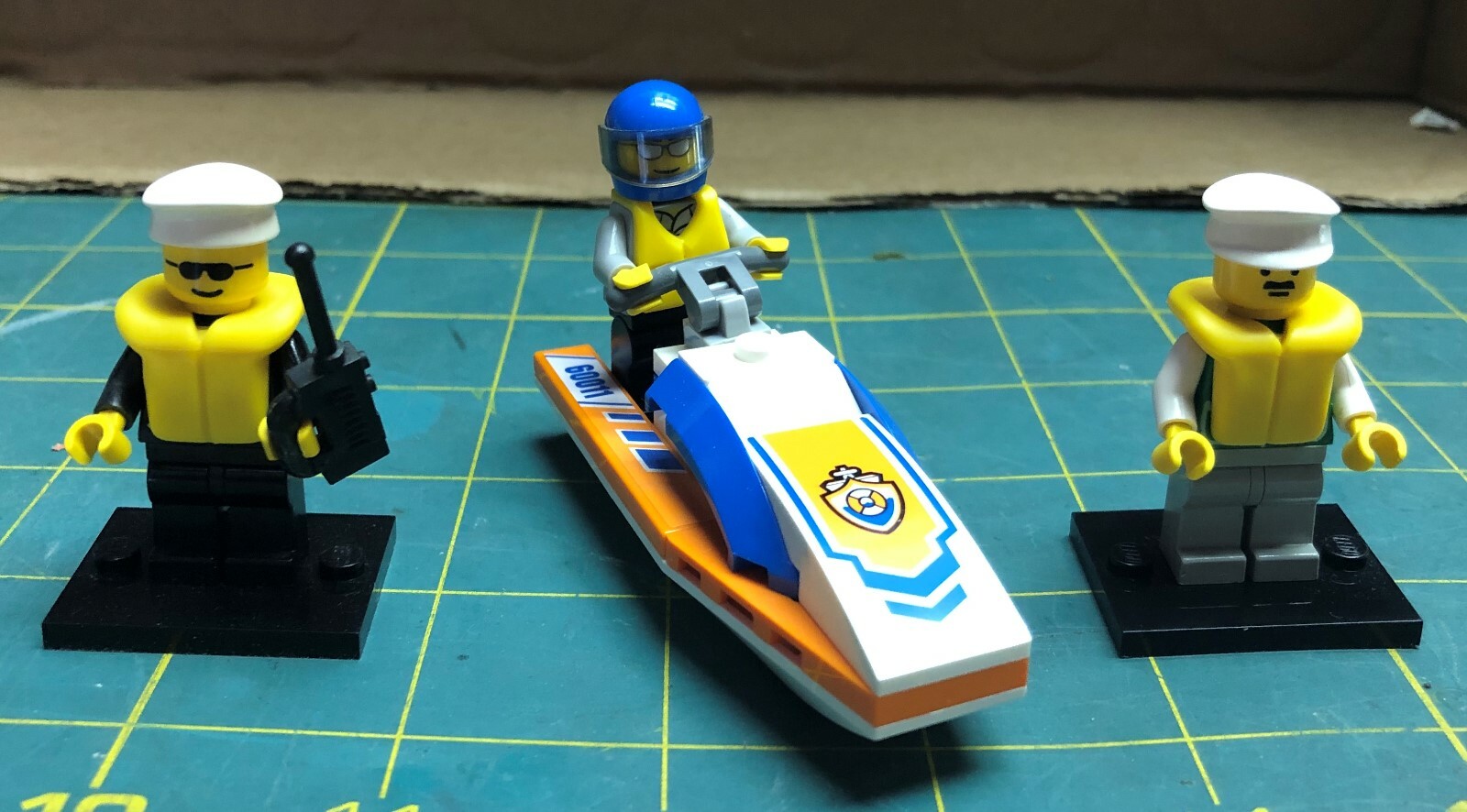 LEGO Minifigure Set - City Series 60011 Surf Rescue Boat & 2 Vintage ...